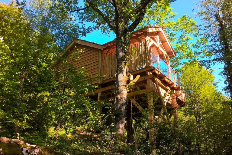 Cabane dans les Arbres avec Jacuzzi : Les Meilleures en France