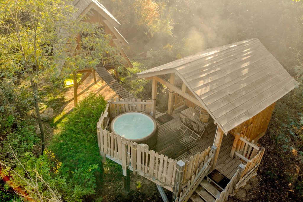 Cabane dans les Arbres avec Jacuzzi : Les Meilleures en France