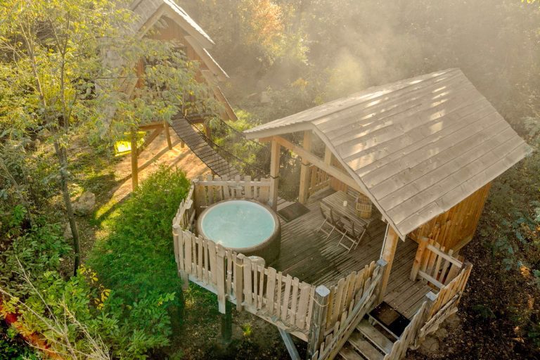 Cabane dans les Arbres avec Jacuzzi : Les Meilleures en France